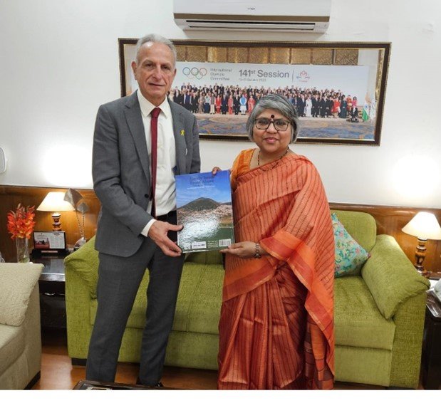 ICSSPE President Dr. Uri Schaefer Convenes with India's Sport Secretary ...